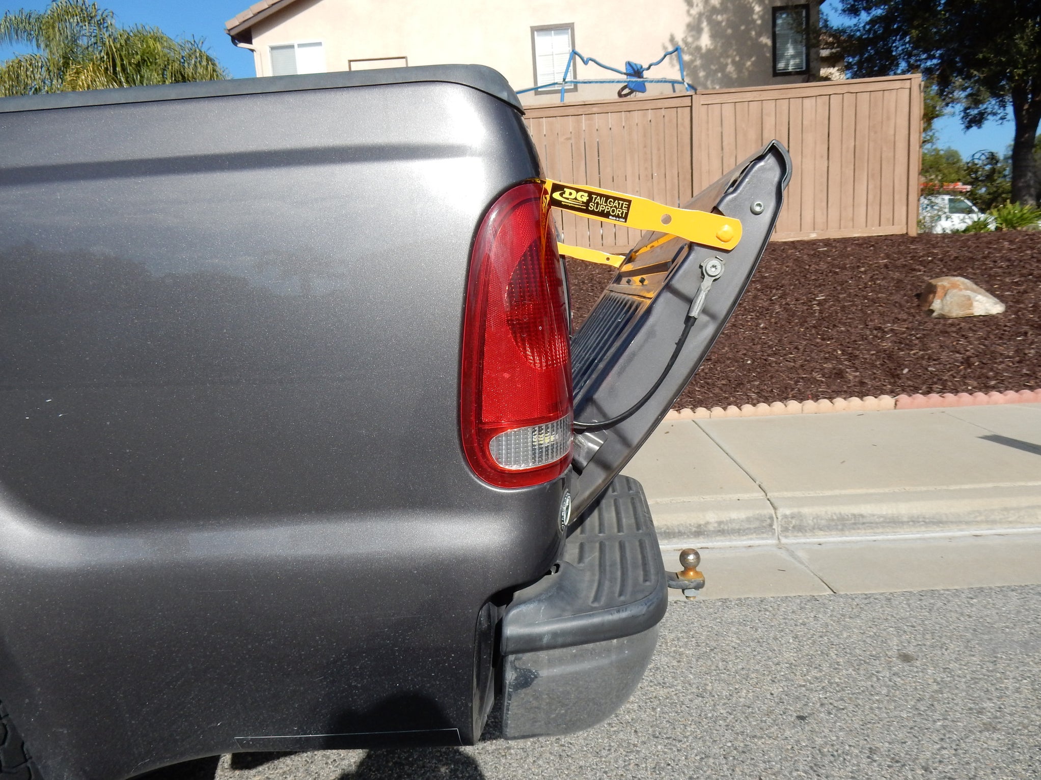 Tailgate Support Bars for Trucks — Rackbiz